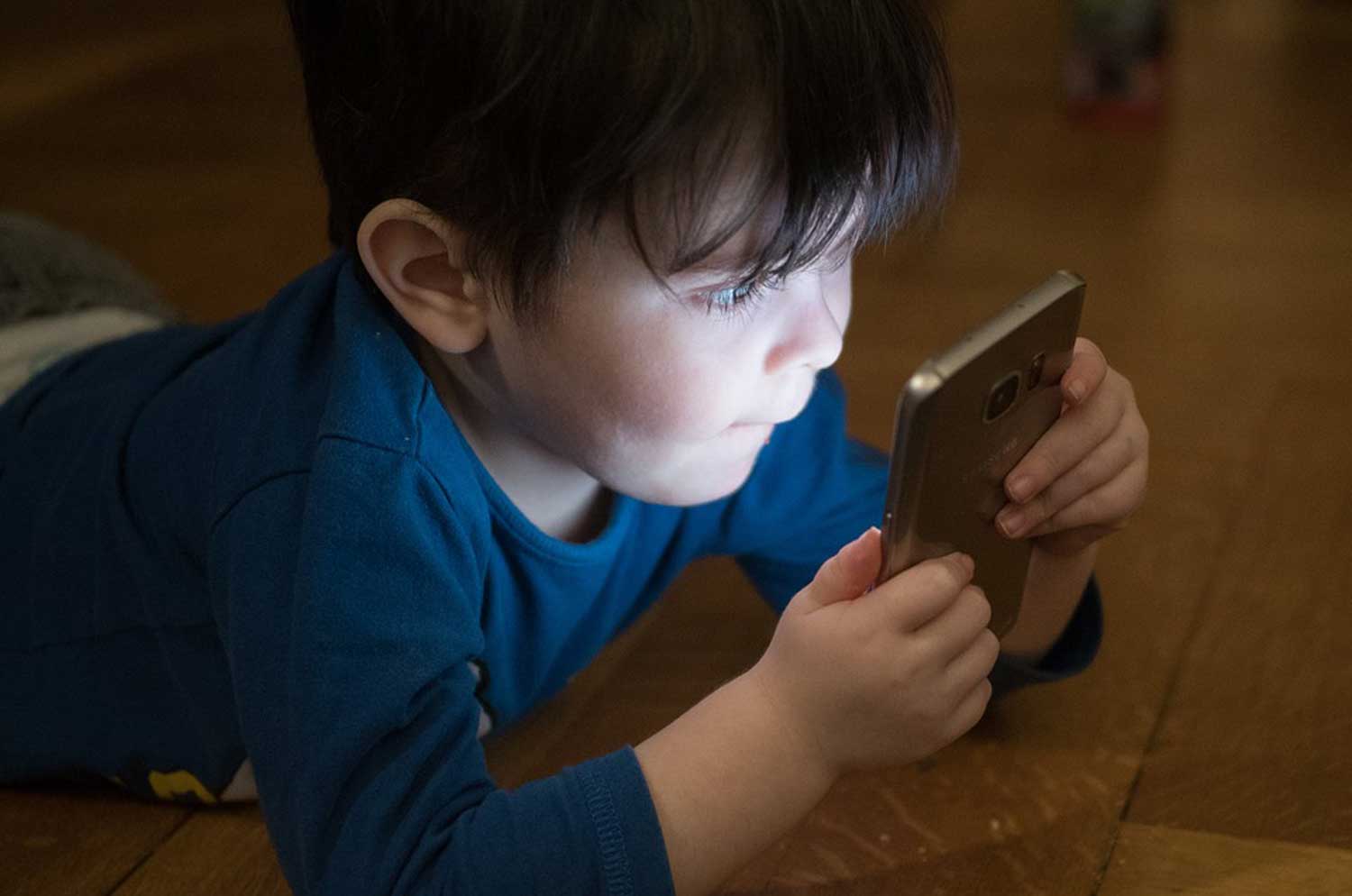 Why parents mediate children’s smartphone use - NewsLab